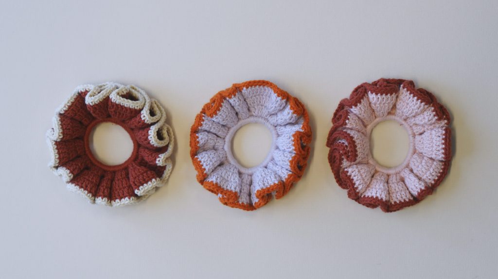 How to make Crochet Ruffle Scrunchies – Free Pattern – DUTUGO Crafts