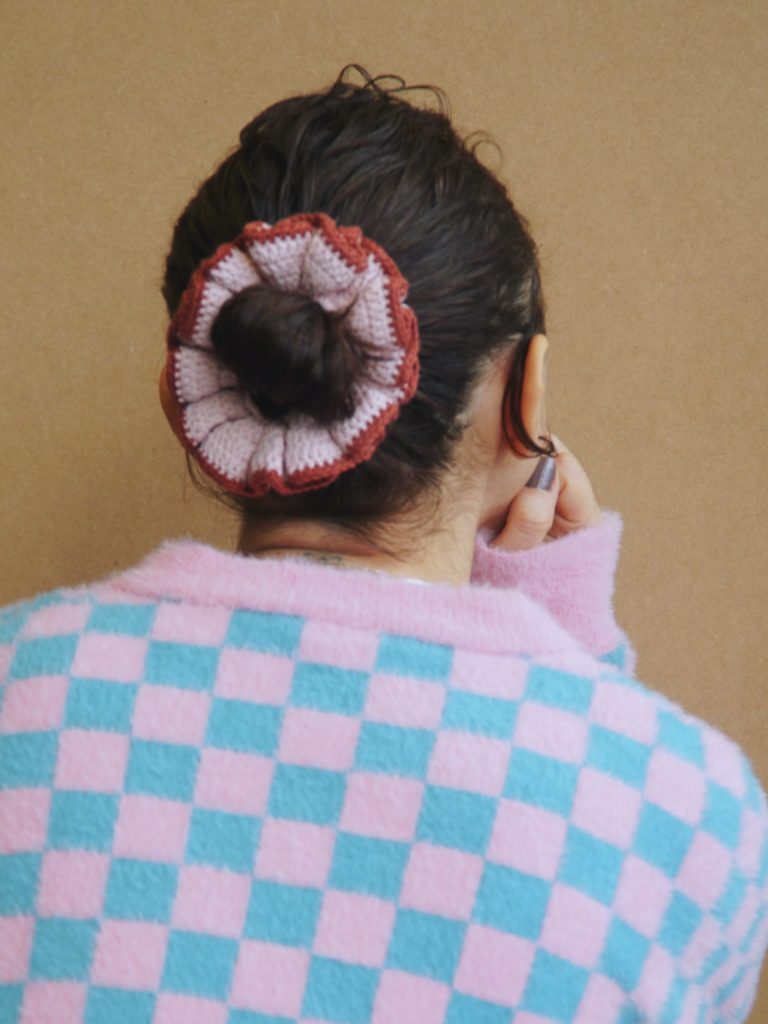 How to make Crochet Ruffle Scrunchies – Free Pattern – DUTUGO Crafts